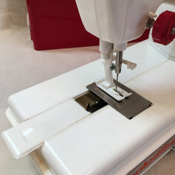 Vintage Singer Lockstitch Toy Sewing Machine – It Works!! - Day Trip ...