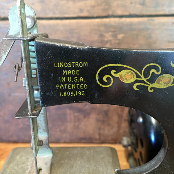 1931 - 1936 Lindstrom Little Miss Electric Sewing Machine with Motor ...
